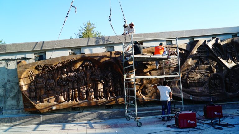 How to Install a Large Outdoor Sculpture - Vincentaa
